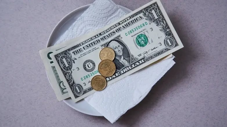 Creating a Restaurant Tip Policy for Employees: What to Consider